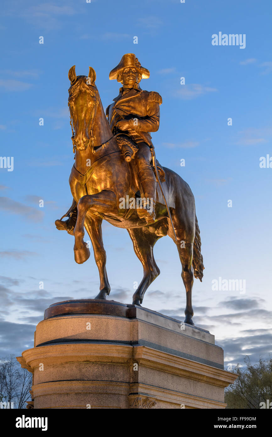 George washington statue hi-res stock photography and images - Alamy