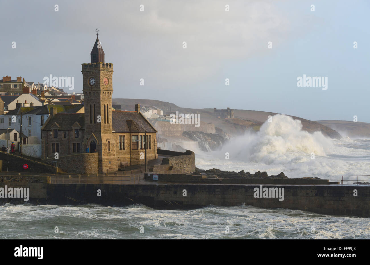 Cornwall sea rough hi-res stock photography and images - Alamy