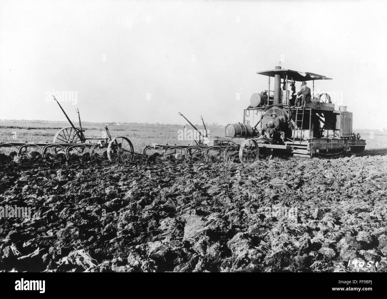 FIRST STEAM TRACTOR, 1904. /nThe first steam-engine tractor fitted with ...