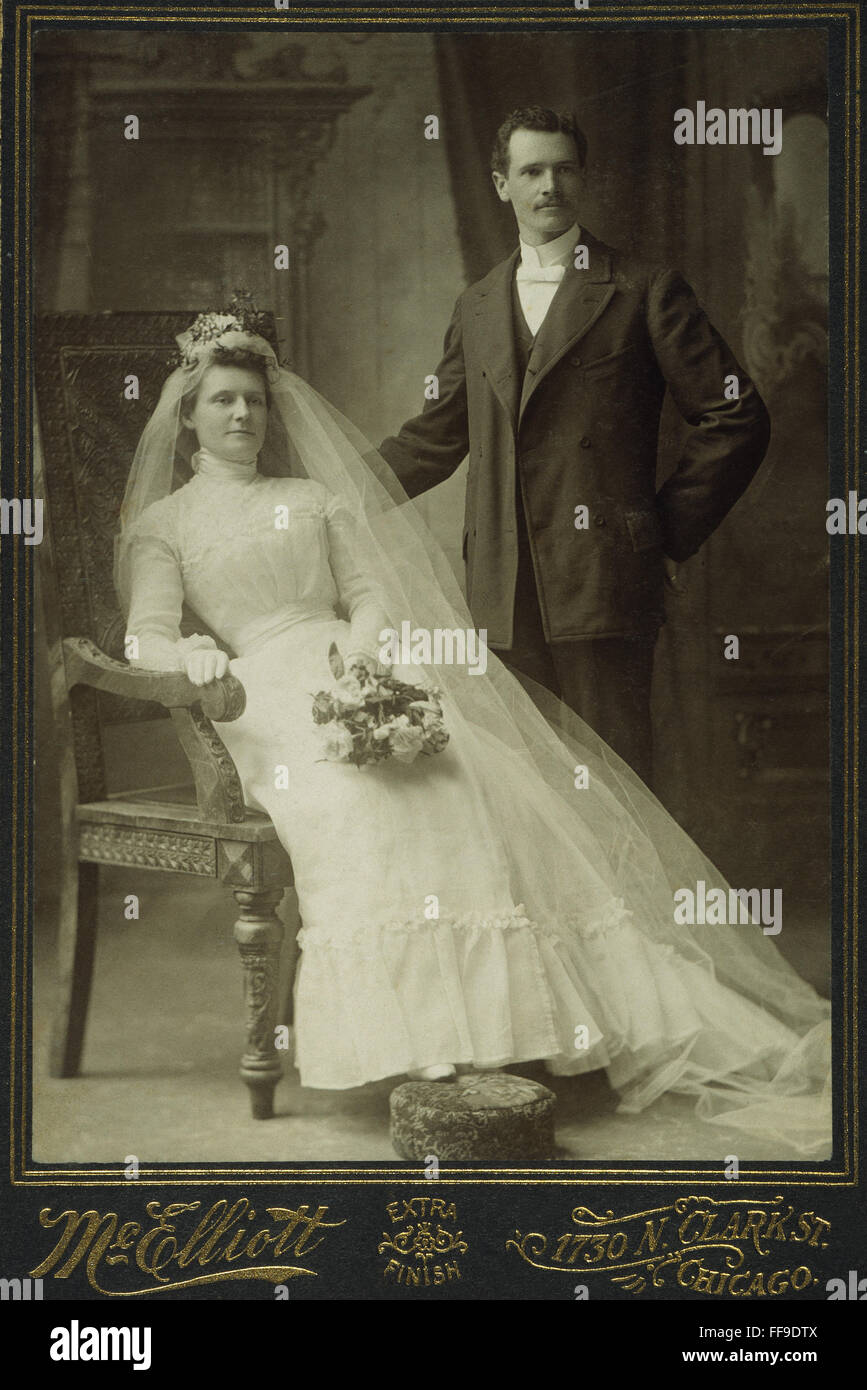 Couple 1900s hi-res stock photography and images - Alamy