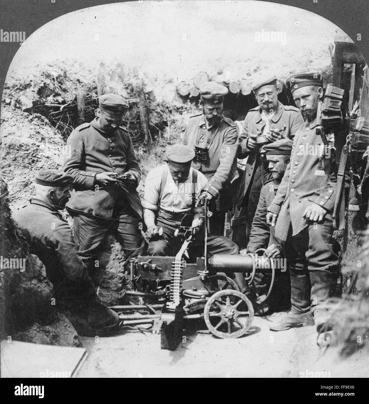 WORLD WAR I: MACHINE GUN. /nRussian machine gun during World War I ...
