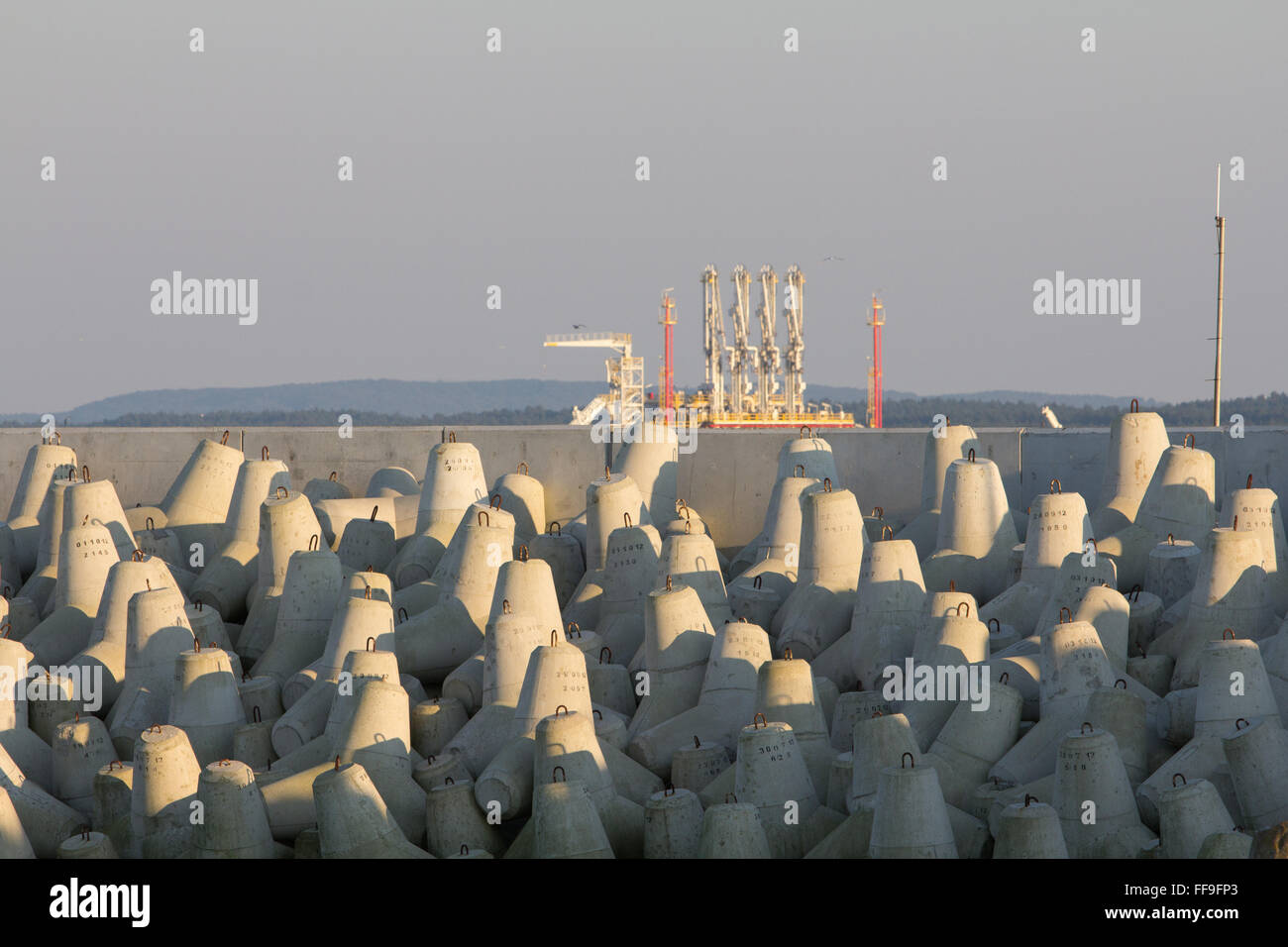 Lng regasification terminal hi-res stock photography and images - Alamy