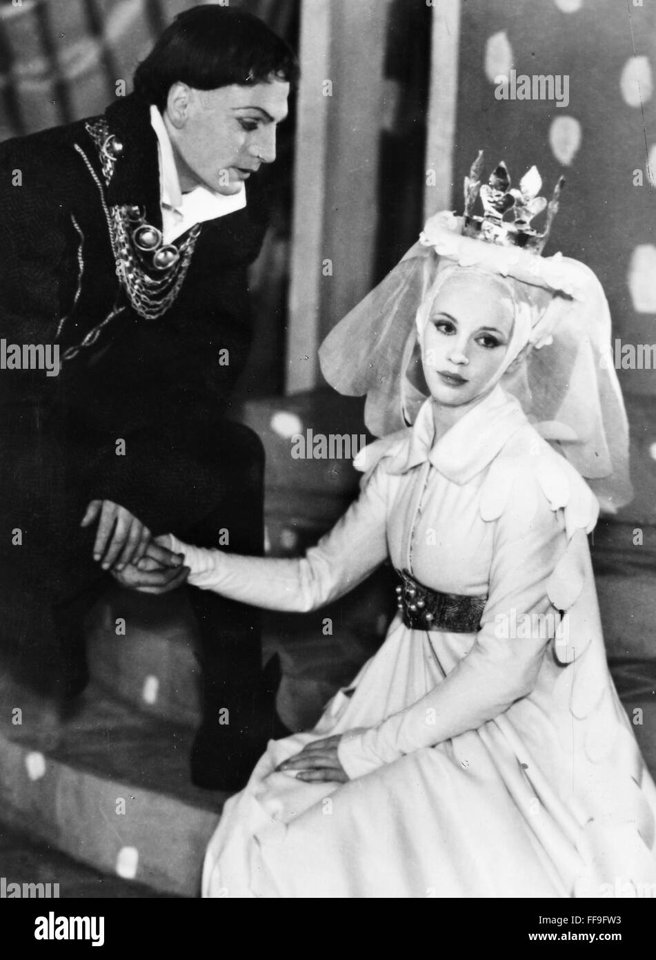 SHAKESPEARE: HENRY V. /nJessica Tandy as Princess Katherine and ...