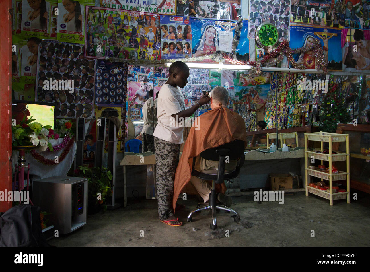Hairdresser in Kiwanja , Rutshuru North Kivu, Democratic Republic of ...