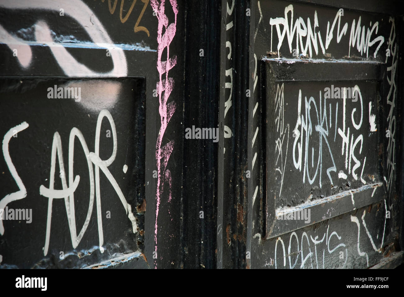 Graffiti horizontal hi-res stock photography and images - Alamy