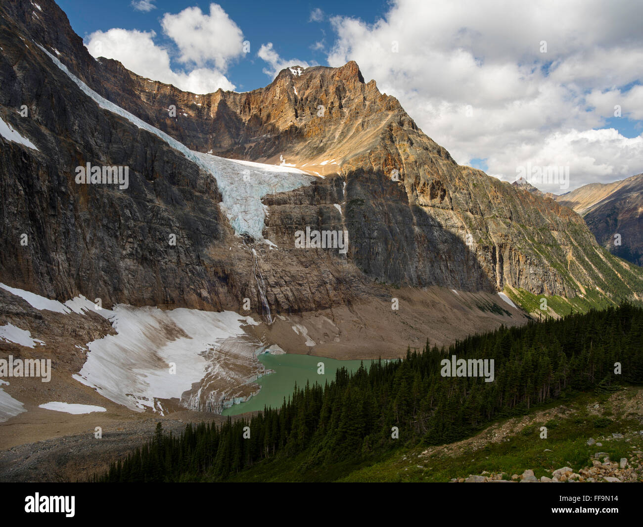 Mt edith cavell glacial pond hi-res stock photography and images - Alamy