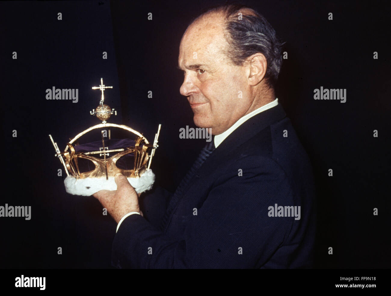BRITISH CROWN JEWELS. /nCoronet of Prince of Wales (carried by its ...