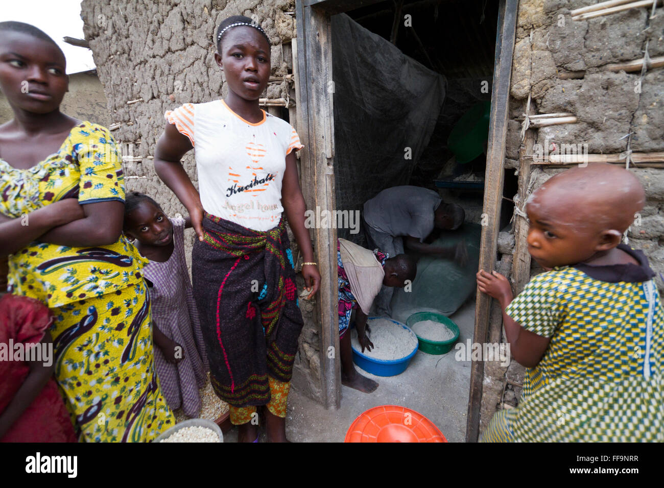 Mill worker hi-res stock photography and images - Alamy