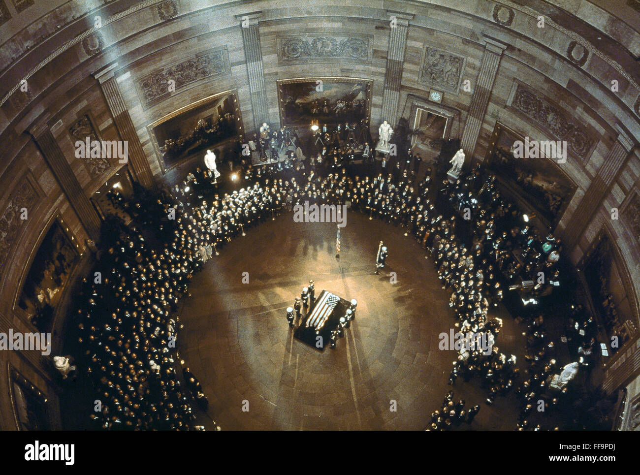 JOHN FITZGERALD KENNEDY. /nFlag-draped coffin of President John F ...