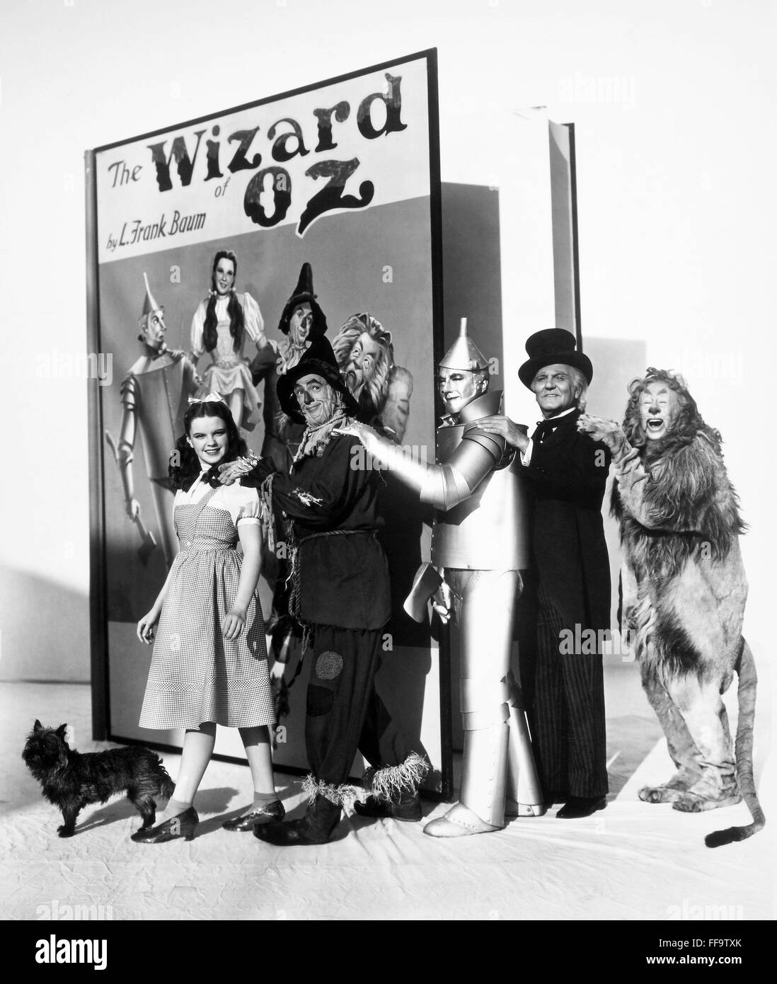 WIZARD OF OZ, 1939. /nJudy Garland as Dorothy, Ray Bolger as the ...
