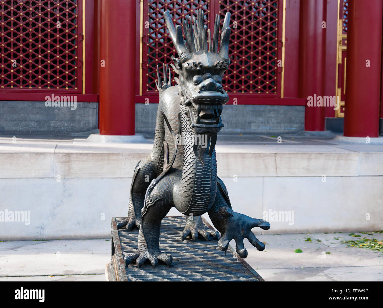 Dragon bronze statue ancient hi-res stock photography and images - Alamy