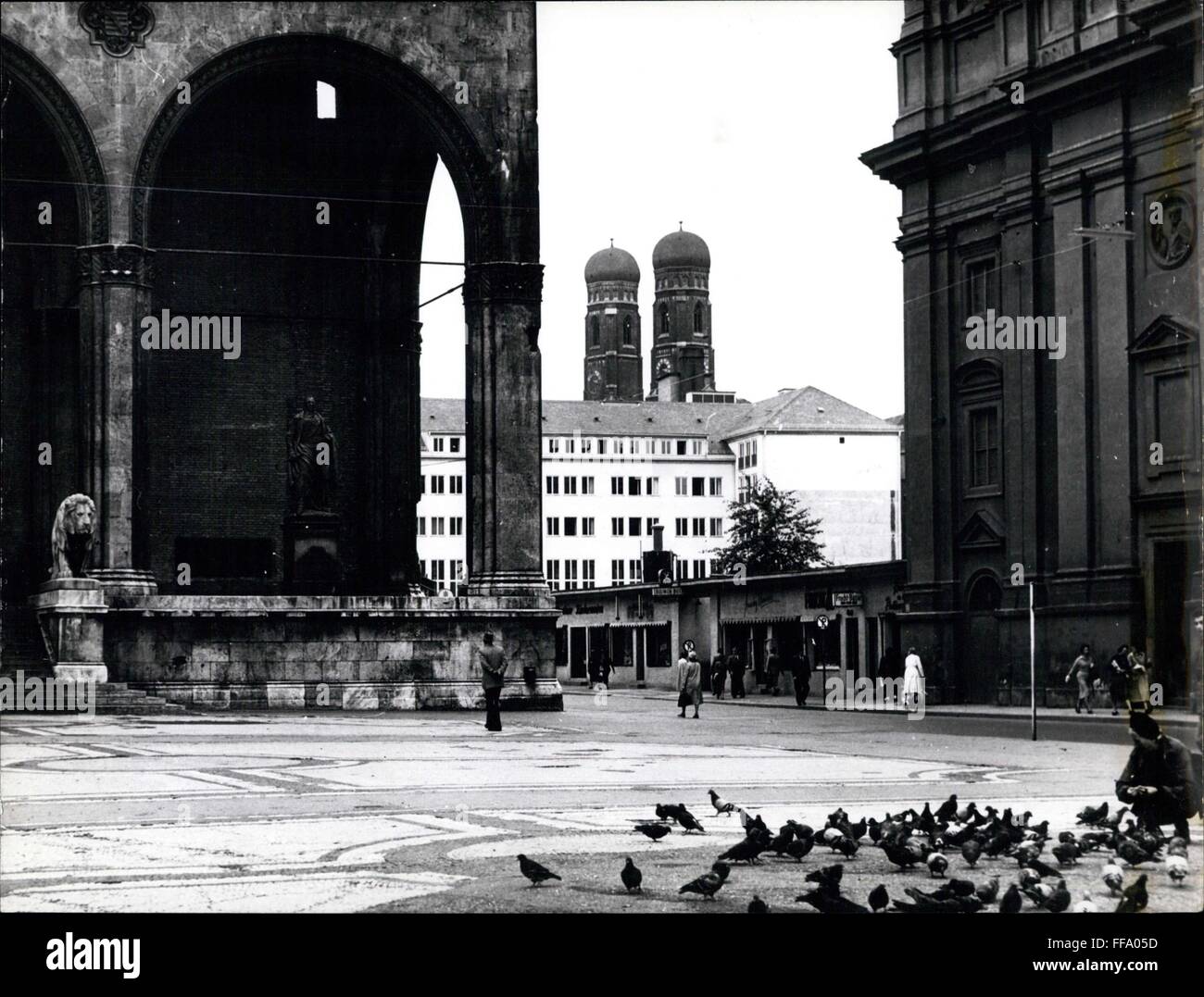 1966 - Left side the hall of the commanders in chief, in the center the ...