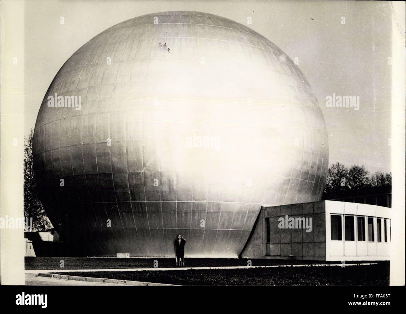 1959 - France has the biggest electronic microscope in the world The ...