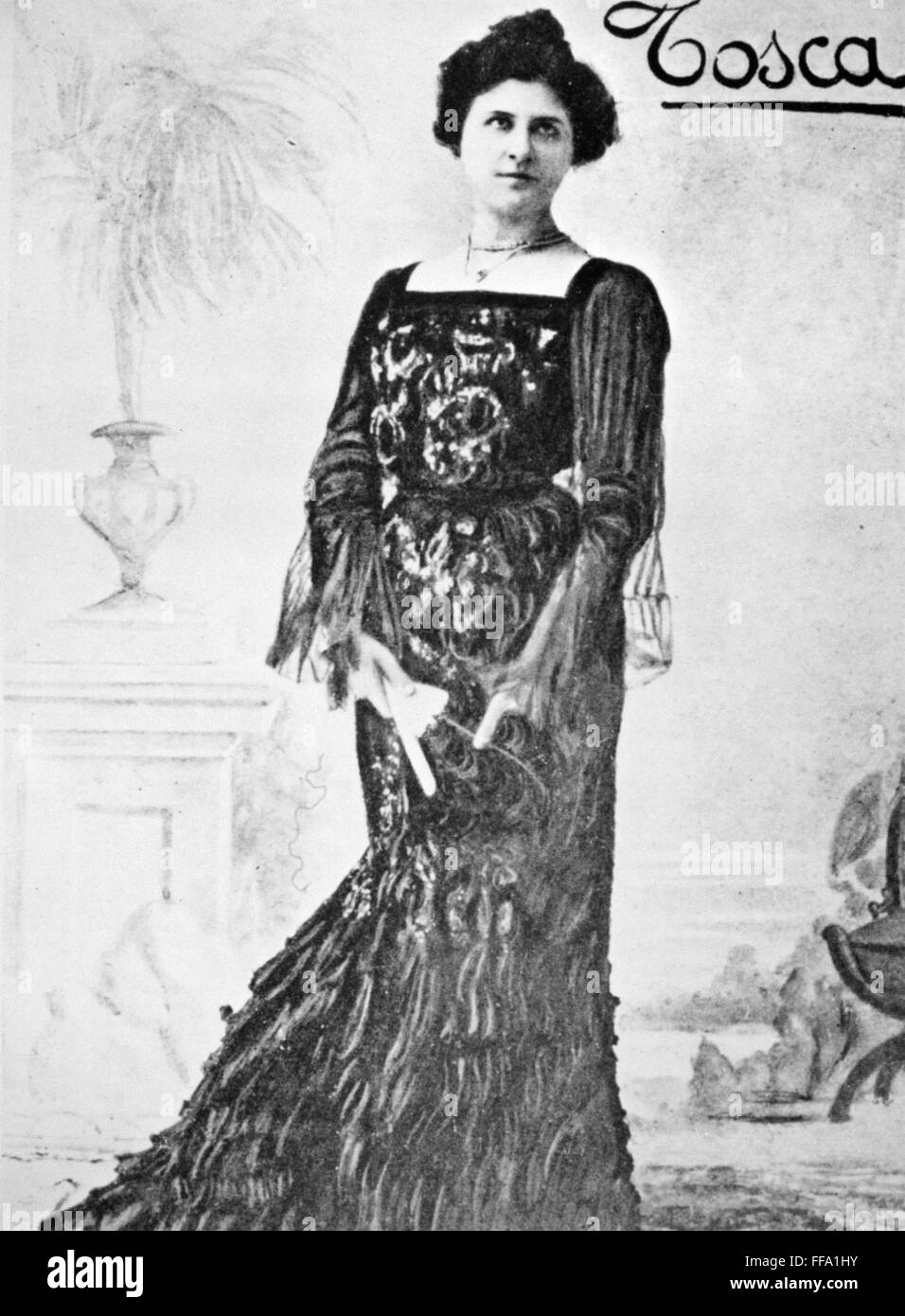 HARICLEA DARCLEE (1868-1939). /nRomanian operatic soprano. In the title ...