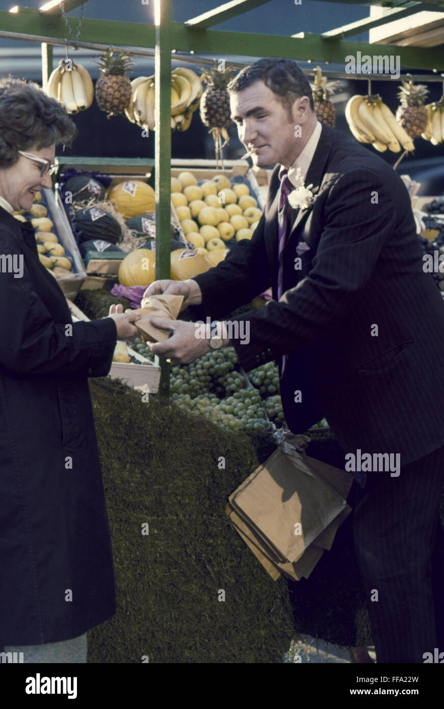 LONDON: BARROW BOY. /nPhotographed c1970 Stock Photo - Alamy