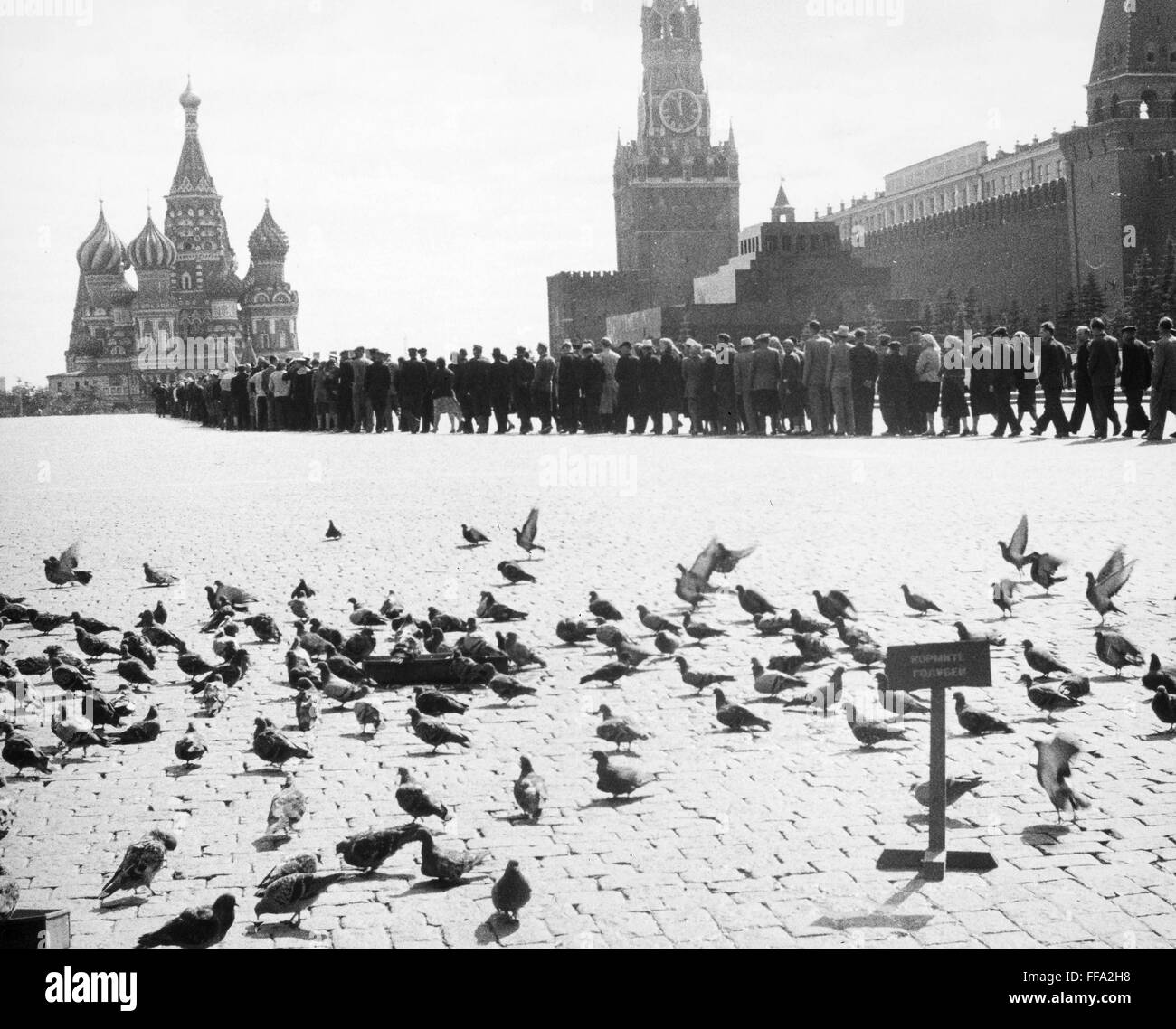 Lenin red square High Resolution Stock Photography and Images - Alamy