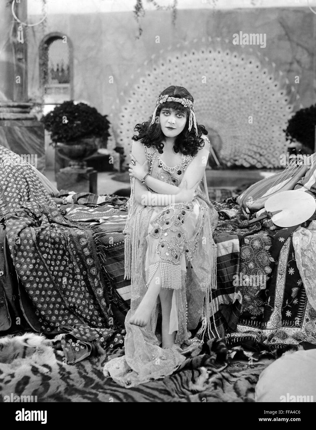 THEDA BARA (1885-1955). /nNΘe Theodosia Goodman. American actress. Bara ...