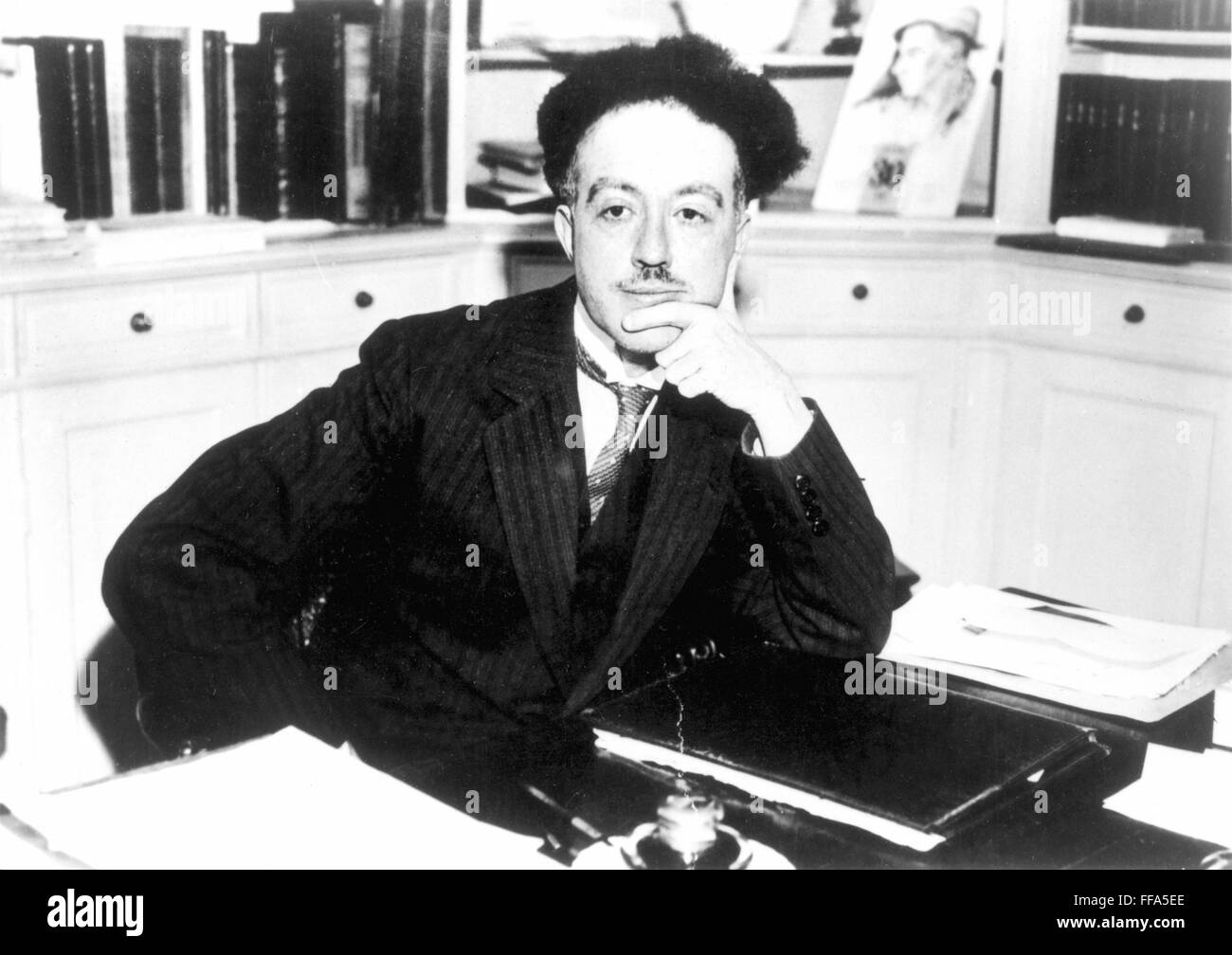 LOUIS VICTOR de BROGLIE /n(1892-1987). French physicist Stock Photo - Alamy