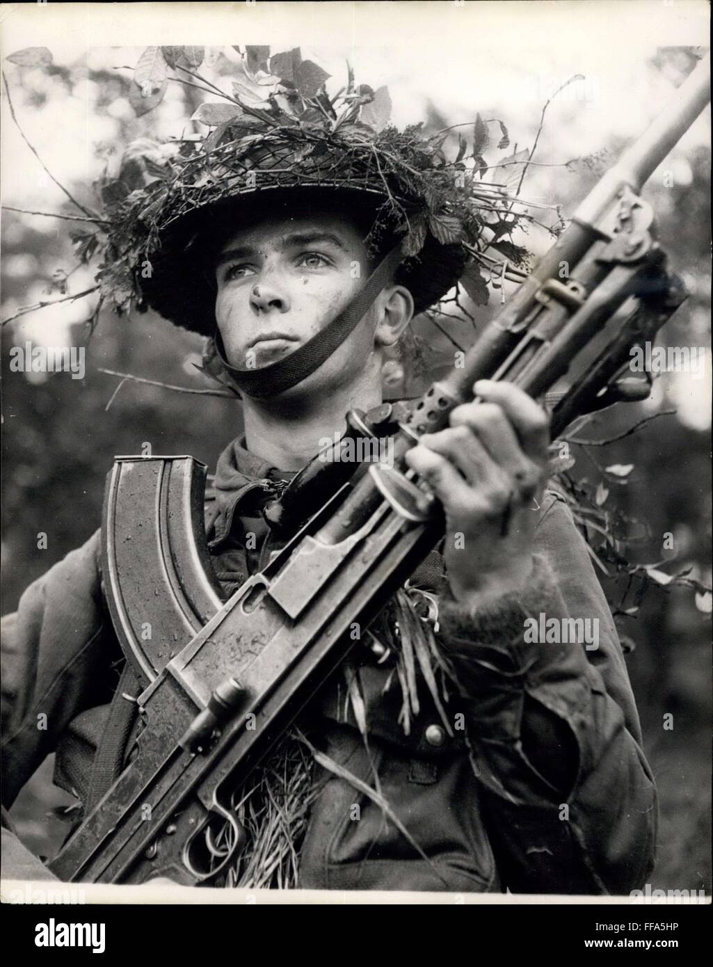 1976 - Teen-Age Soldiers Learning To''rough It''.Arms-Field Craft And ...