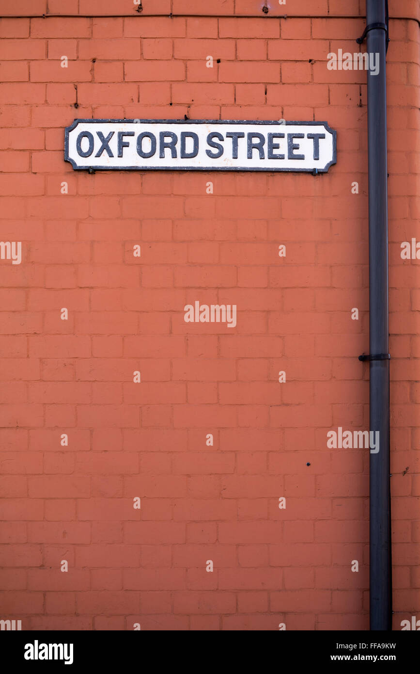 Uk street sign blank hi-res stock photography and images - Alamy