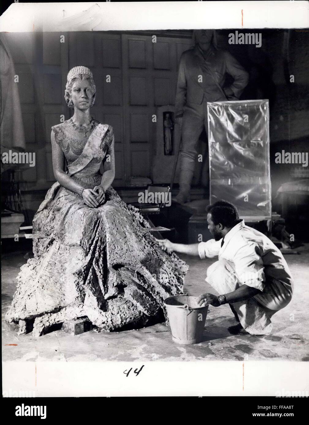 1974 - The Queen - a statue in clay created by a Nigerian. Mr. Ben ...