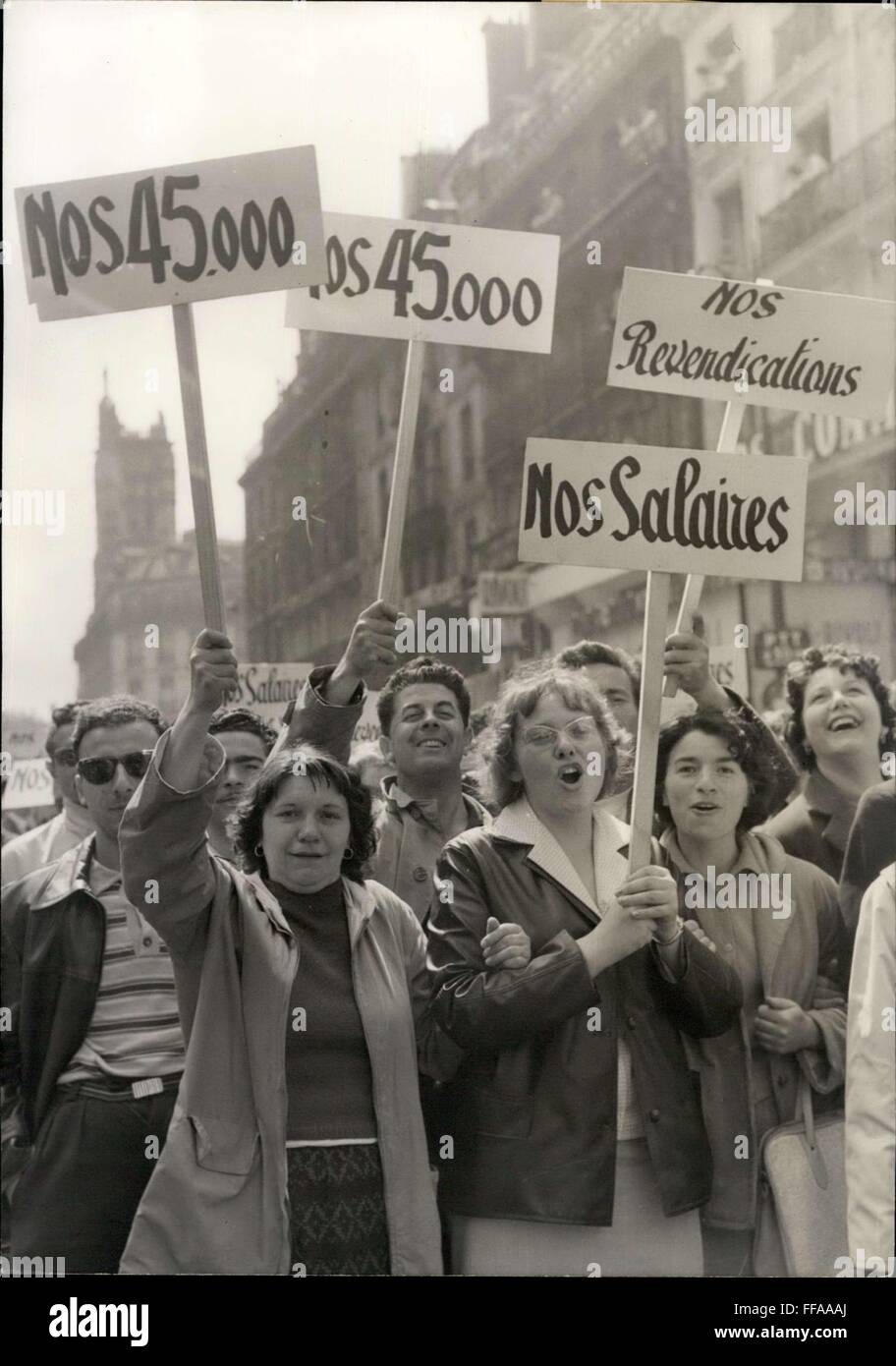Paris strike walking hi-res stock photography and images - Alamy