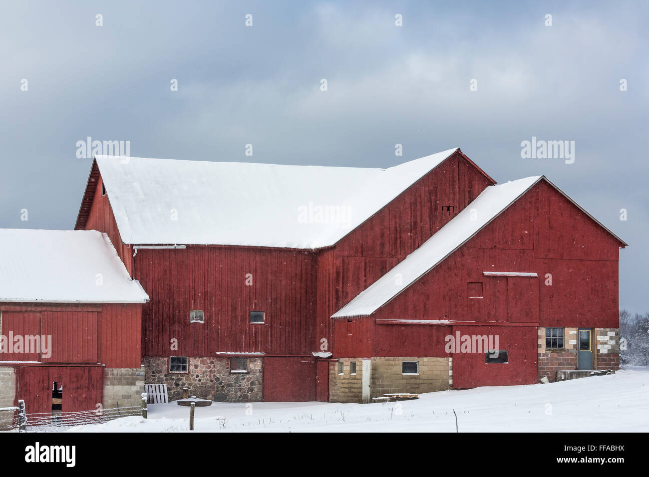 Amish barn hi-res stock photography and images - Alamy