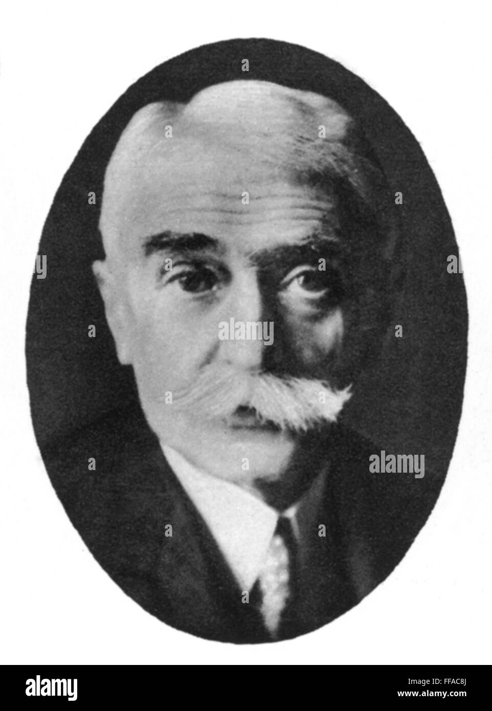 PIERRE de COUBERTIN /n(1863-1937). Pierre de FrΘdy, Baron de Coubertin ...
