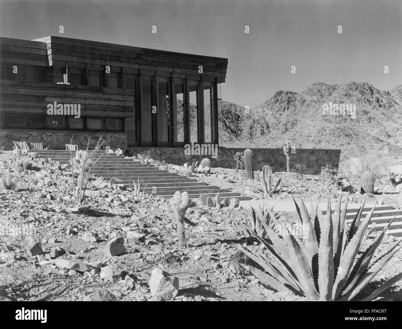 Frank lloyd wright house Black and White Stock Photos & Images - Alamy