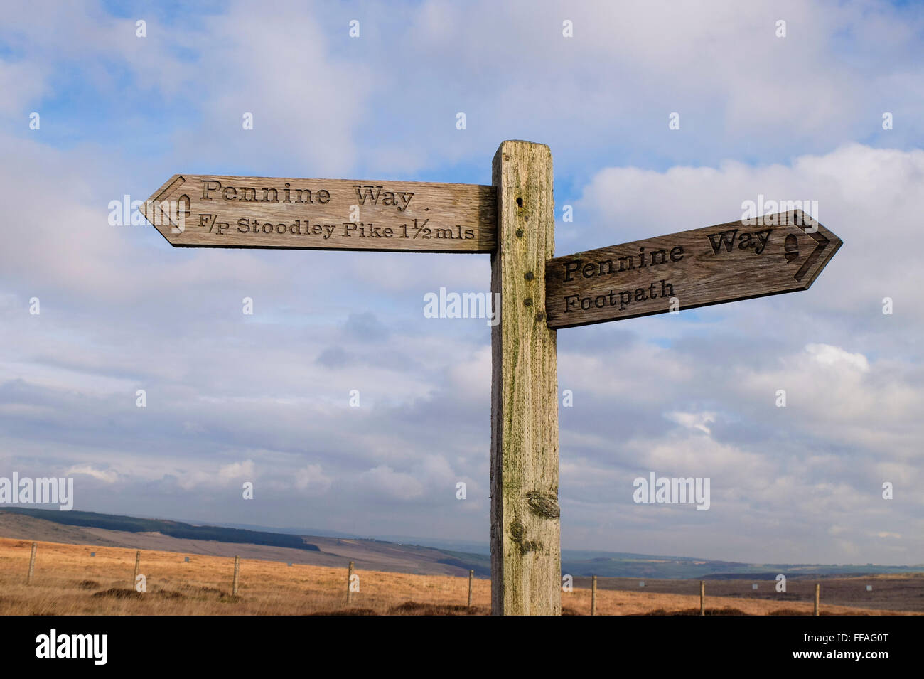 Pennine way signpost sign pointing hi-res stock photography and images ...