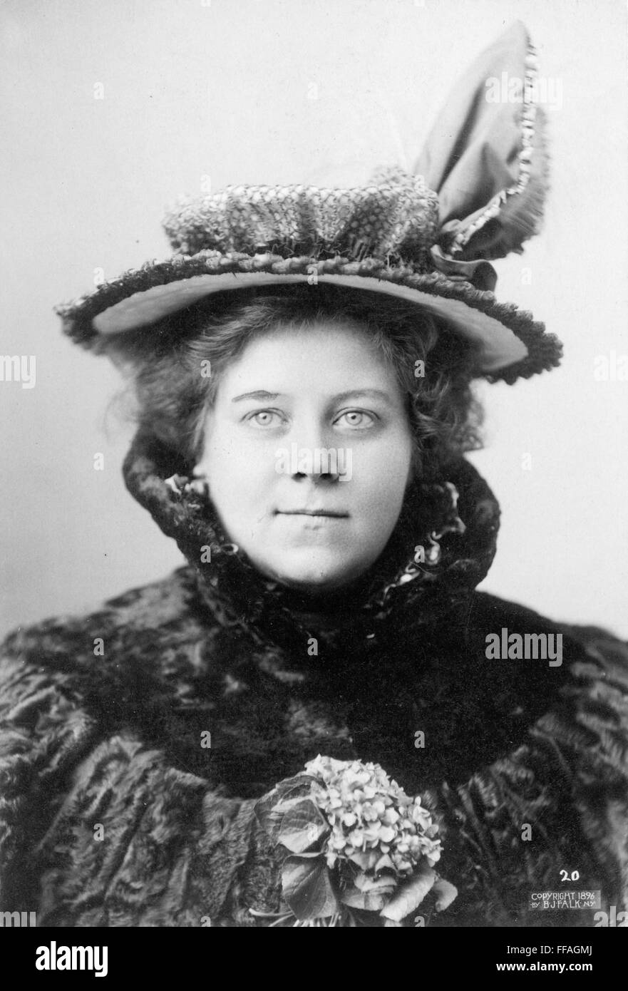 LOIE FULLER (1862-1928). /nAmerican dancer, photographed c1892 Stock ...