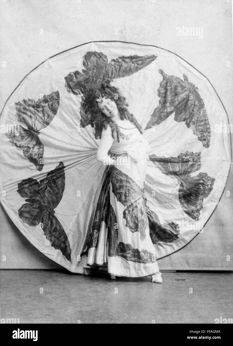 LOIE FULLER (1862-1928). /nAmerican dancer; photographed c1894 Stock ...