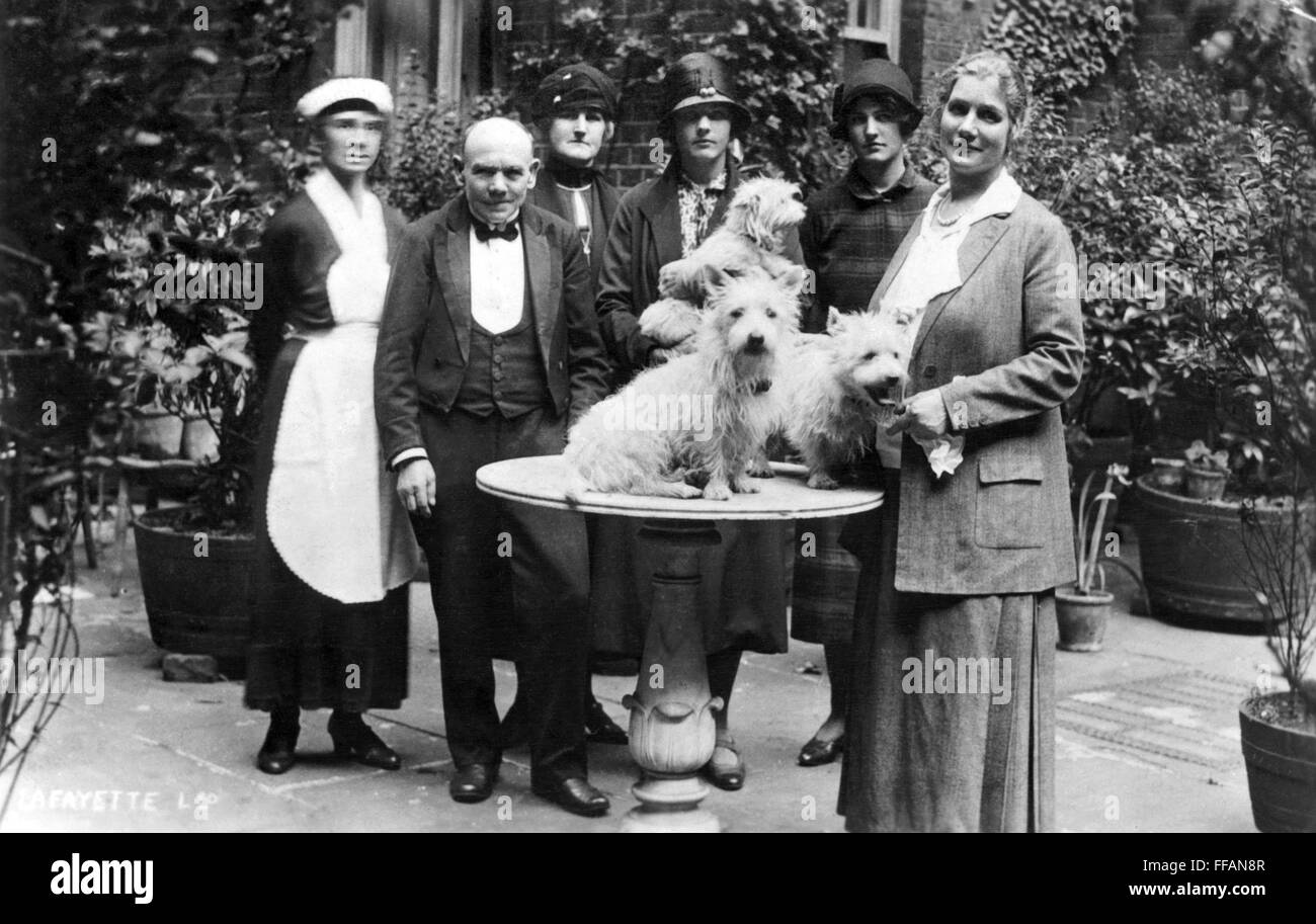 ROSA LEWIS (1867-1952). /nNΘe Ovenden. English hotelier. Photographed ...