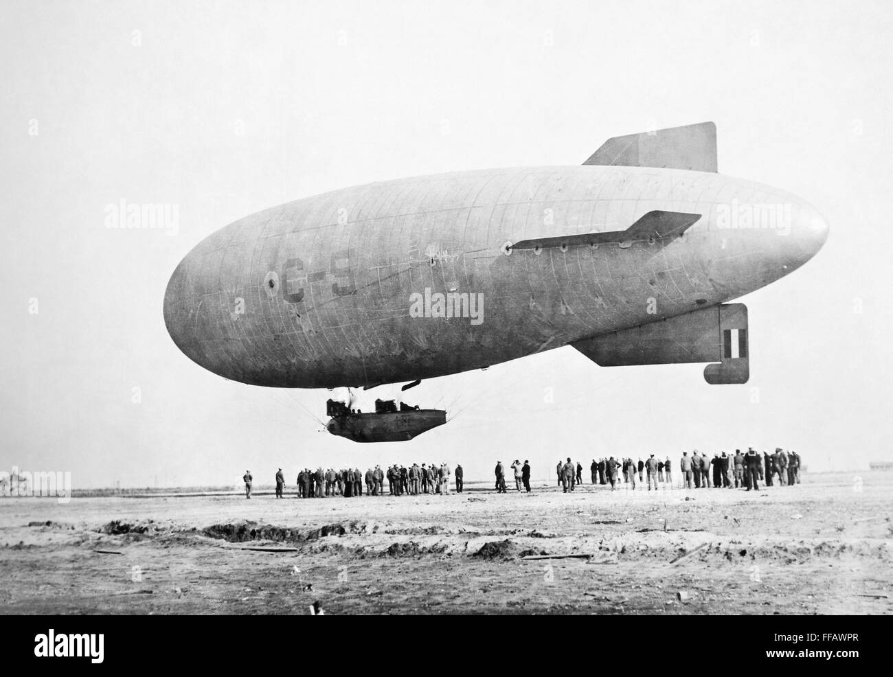 AIRSHIP. /nAn airship flying over an airfield Stock Photo - Alamy