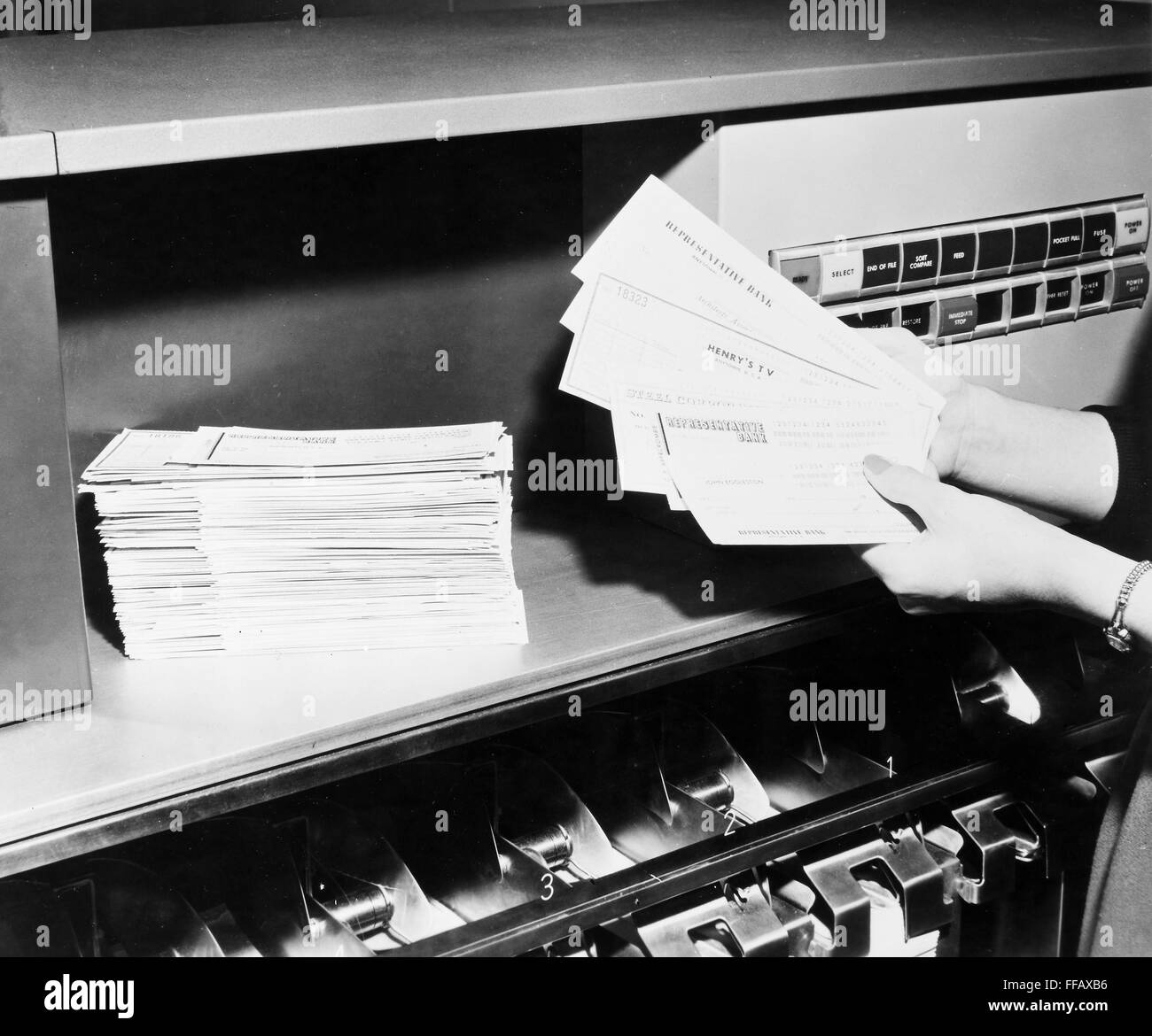 IBM ELECTRONIC BANKING. /nBatches of intermixed checks of varying sizes ...