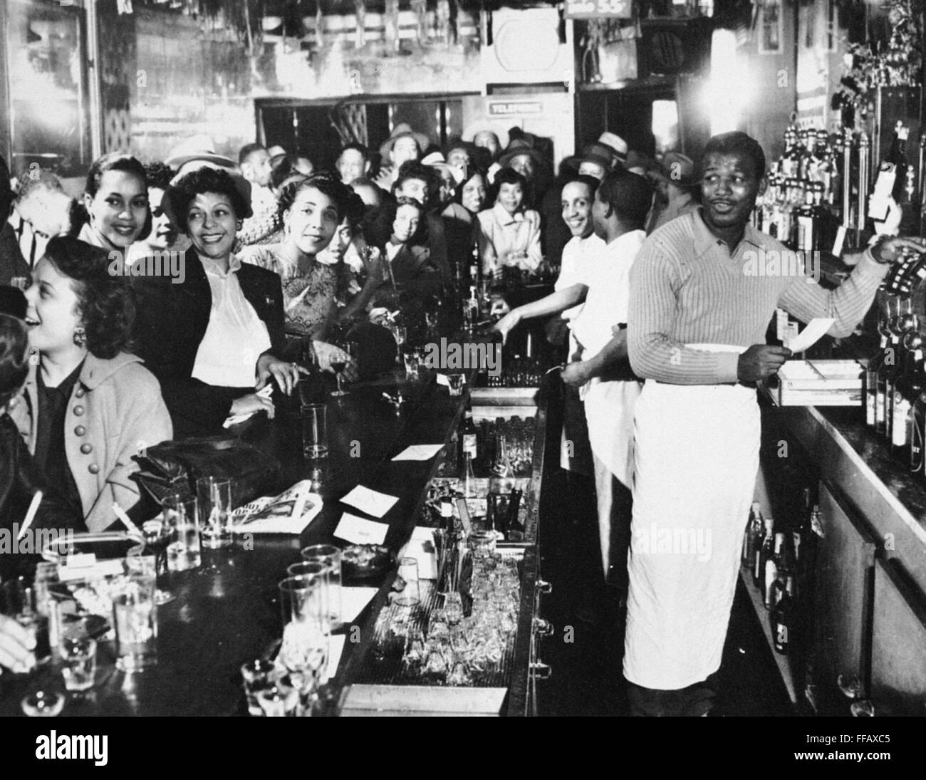 SUGAR RAY ROBINSON /n(1921-1989). NΘ Walker Smith, Jr. American boxer ...