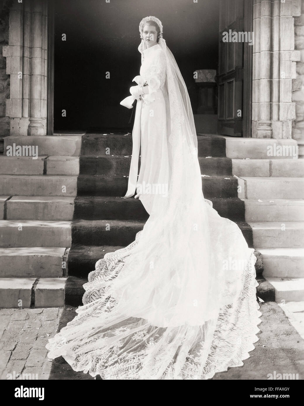 1920s wedding gown hi-res stock photography and images - Alamy