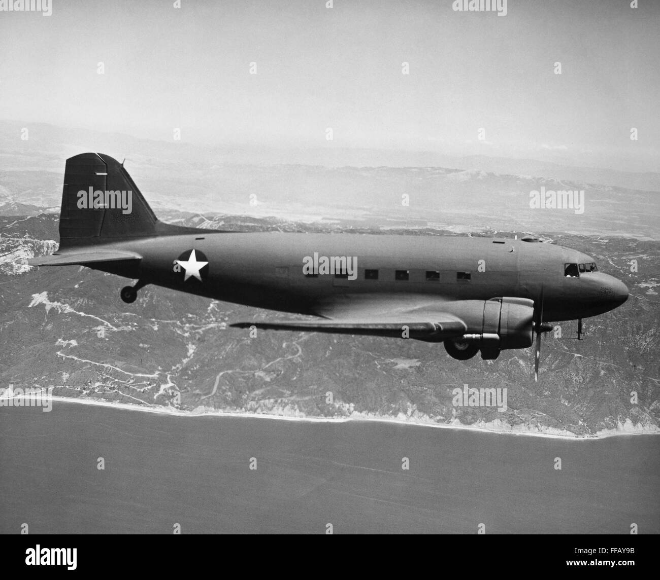 DOUGLAS SKYTRAIN C-47. /nU.S. Air Force Douglas Skytrain C-47 (military ...