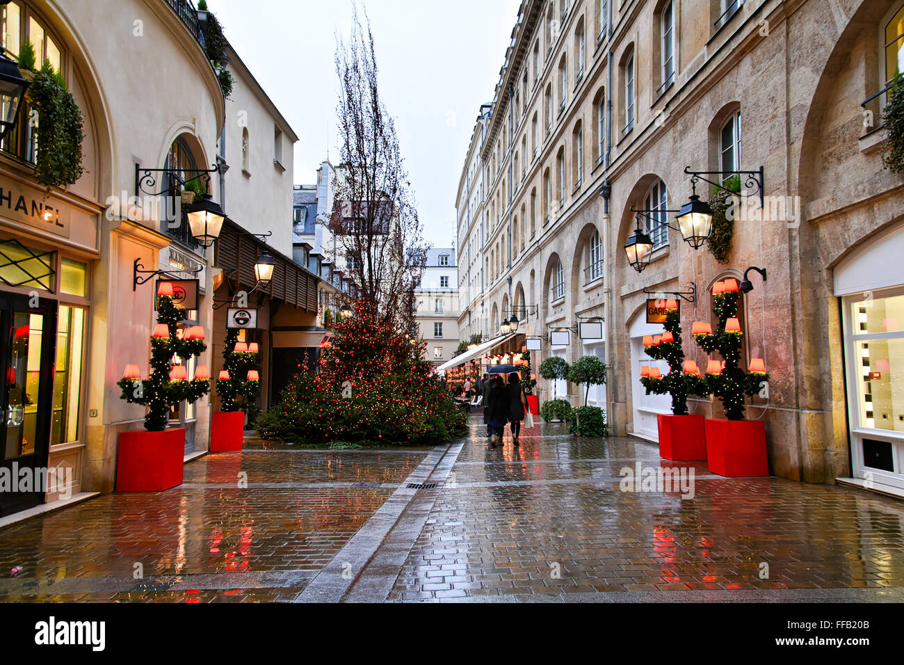An arcade in Paris near the Opera House Stock Photo - Alamy