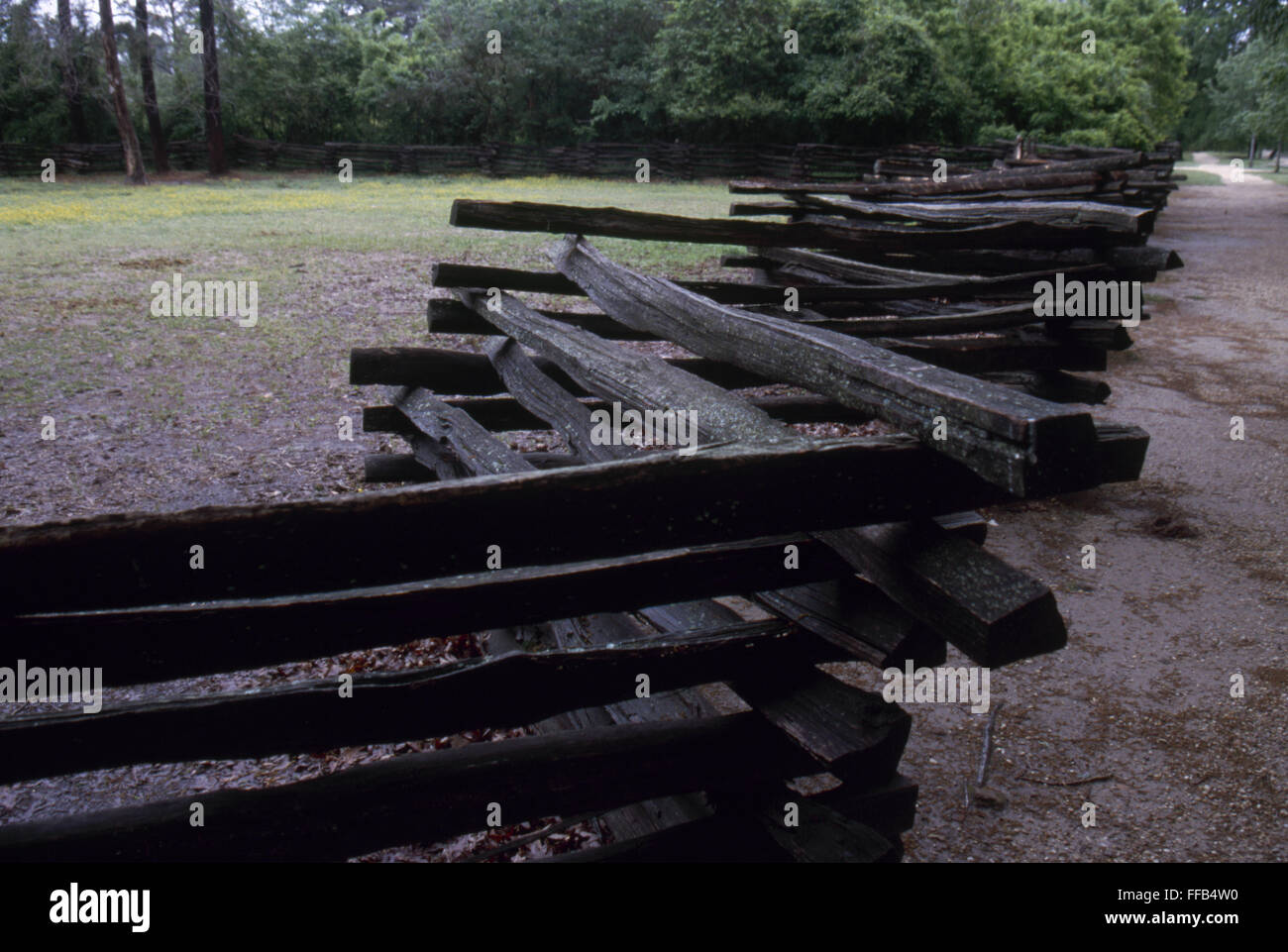 COLONIAL WILLIAMSBURG. /nA snake fence at Williamsburg, Virginia ...