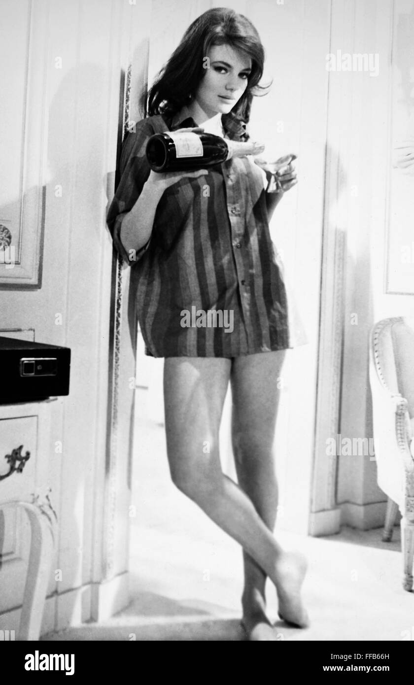 JACQUELINE BISSET (b. 1944). /nEnglish film actress Stock Photo - Alamy