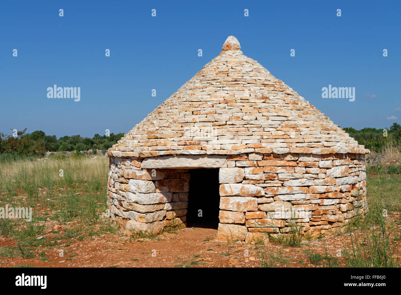 Round stone house, Kazuni in Vodnjan, Istria, Croatia Stock Photo - Alamy
