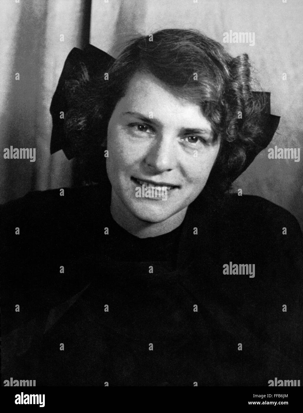 MARGARET BOURKE-WHITE /n(1906-1971). American photographer ...