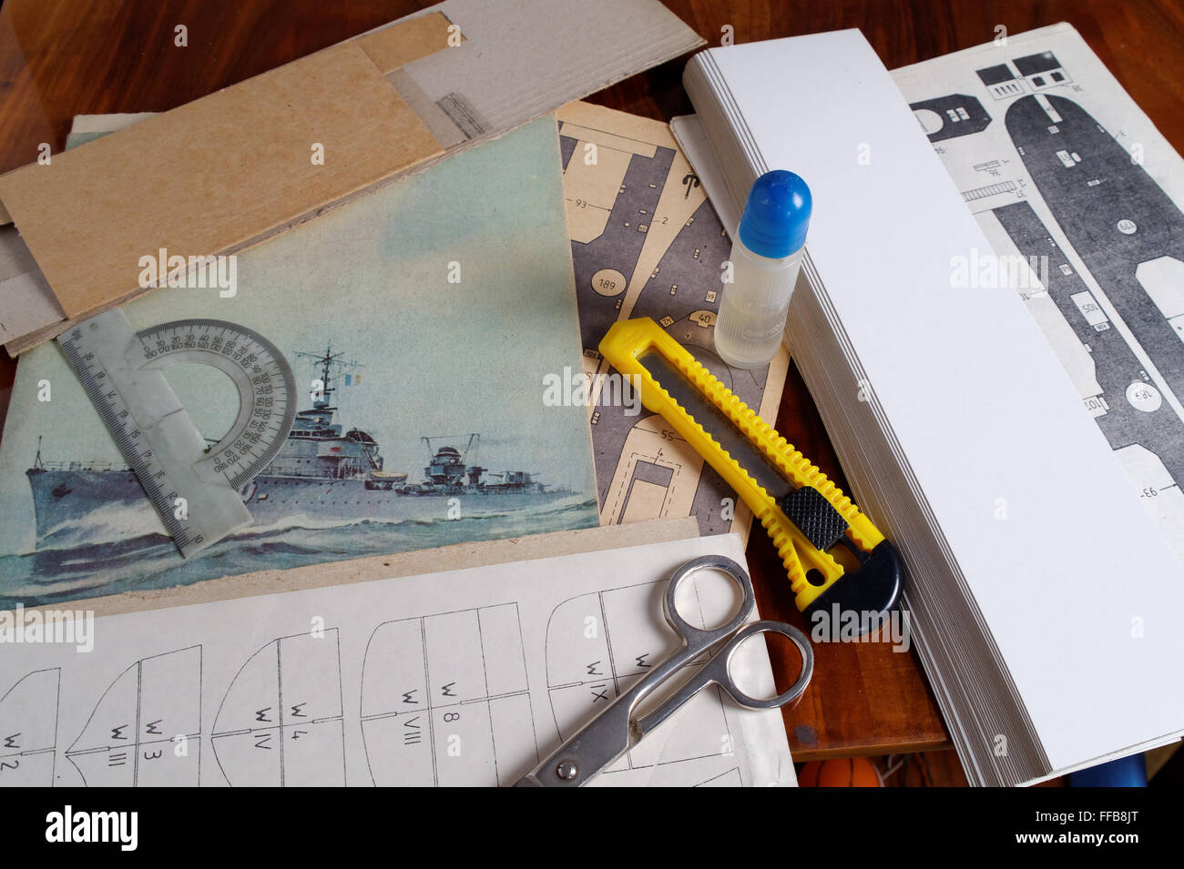 Warship model hi-res stock photography and images - Alamy