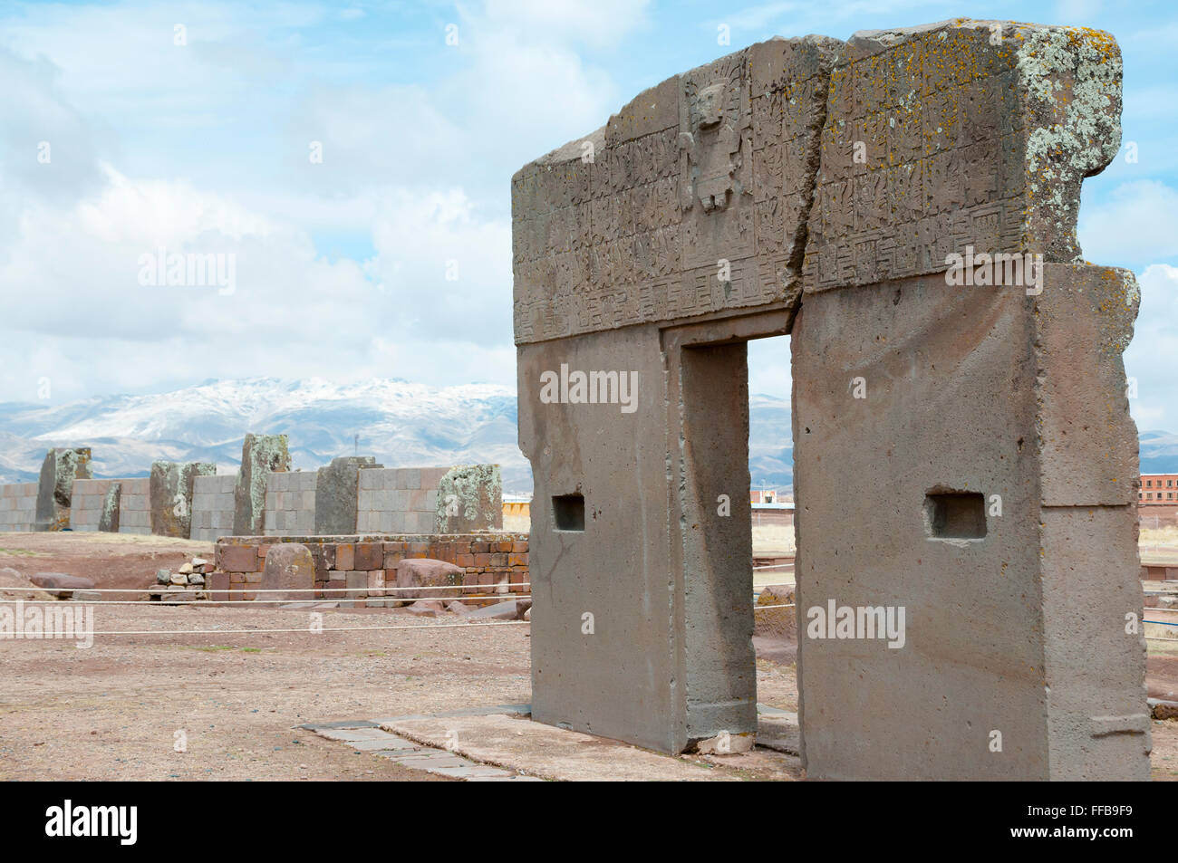 Tiahuanaco gate of the sun hi-res stock photography and images - Alamy