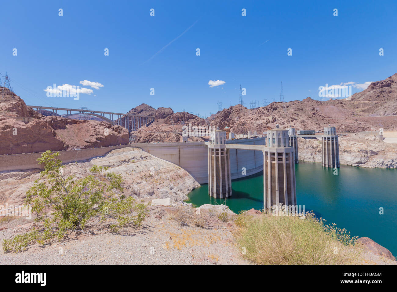 Concrete arch gravity dam hi-res stock photography and images - Alamy