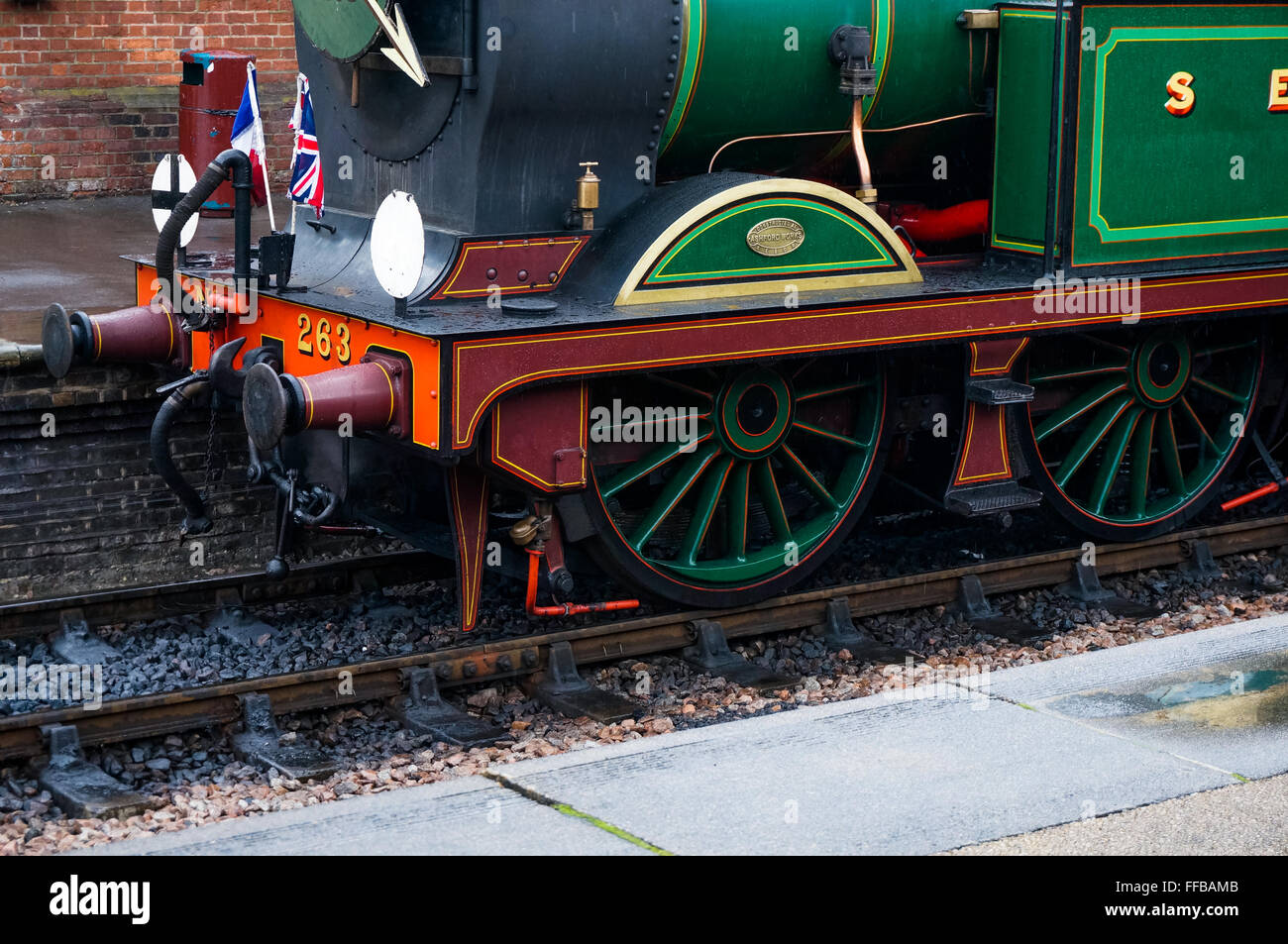 Golden arrow railway hi-res stock photography and images - Alamy