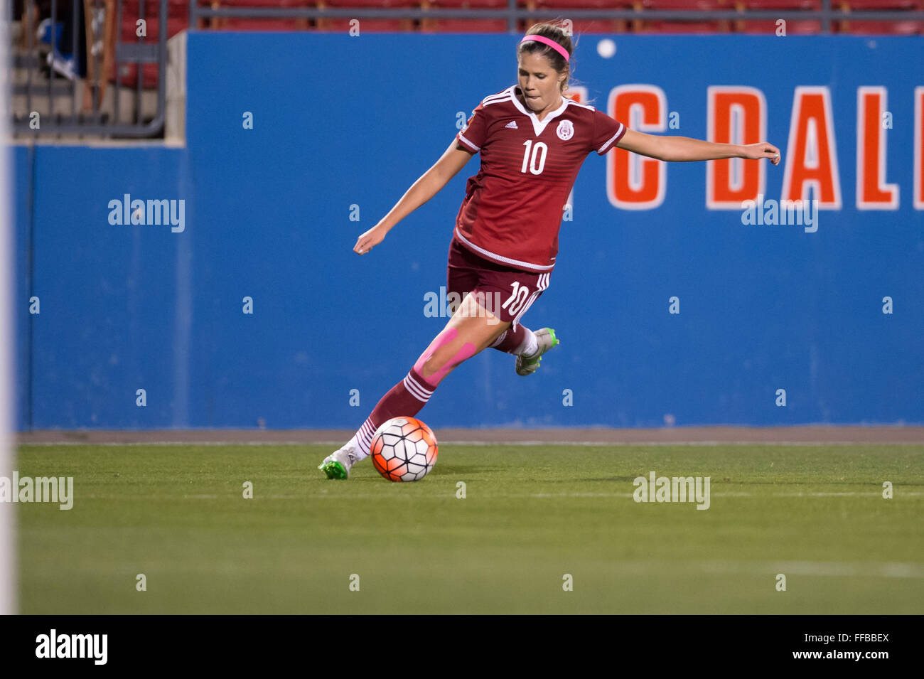 Frisco, Texas, USA. 10th Feb, 2016. Mexico forward Katlyn Johnson (10 ...
