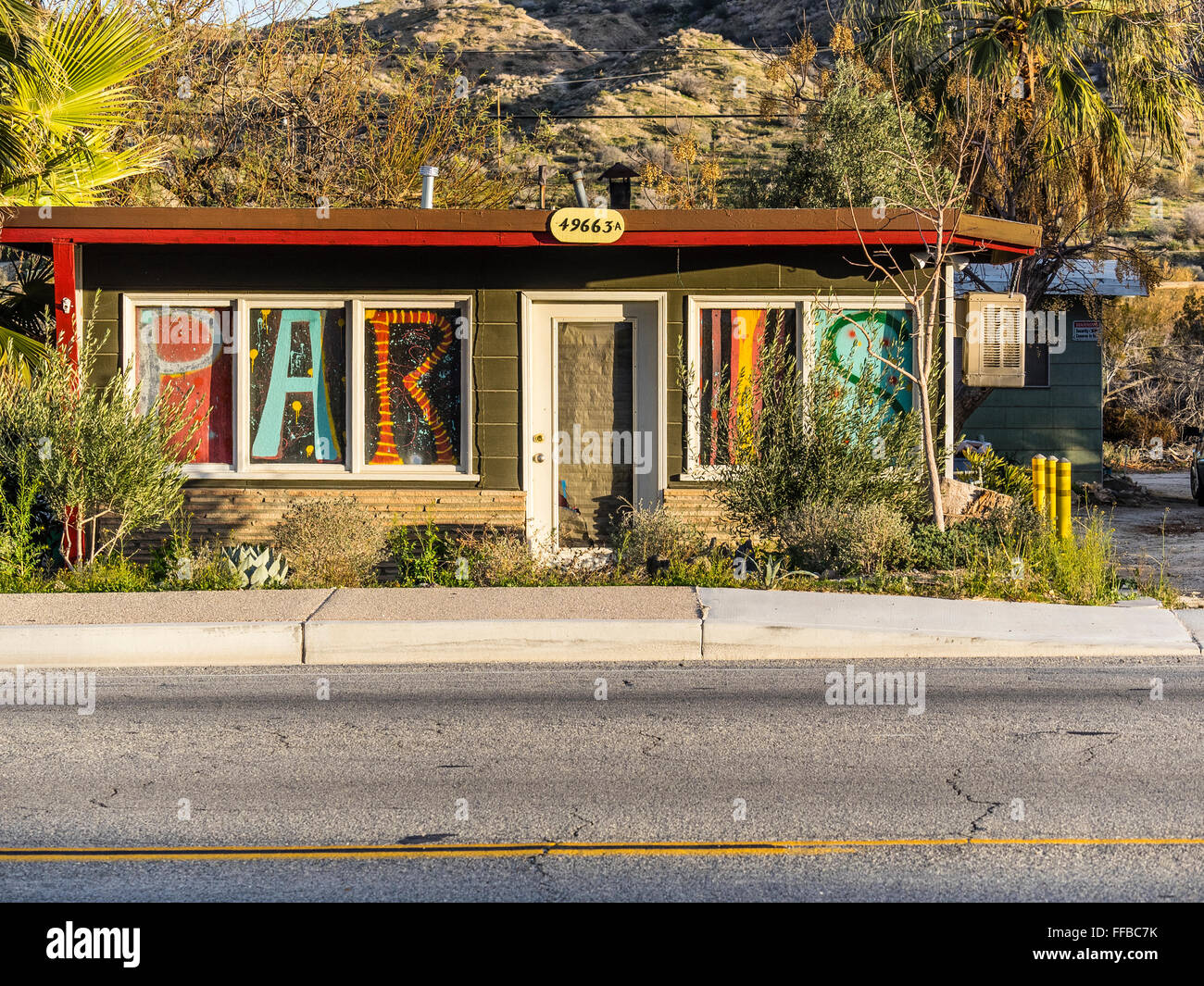 Windows facing hi-res stock photography and images - Alamy