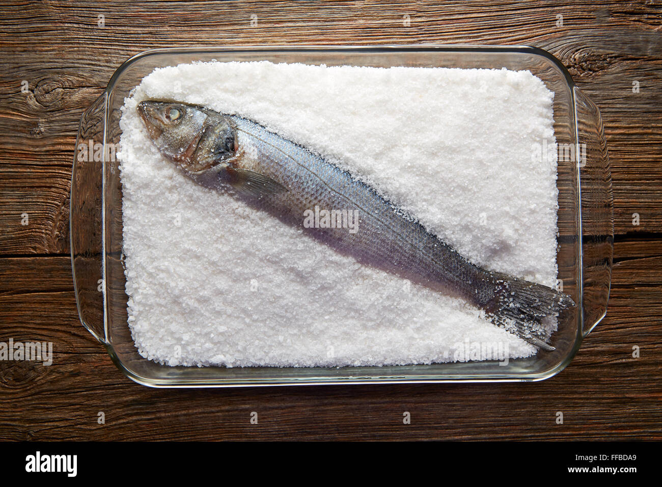Baked fish in sea salt hi-res stock photography and images - Alamy